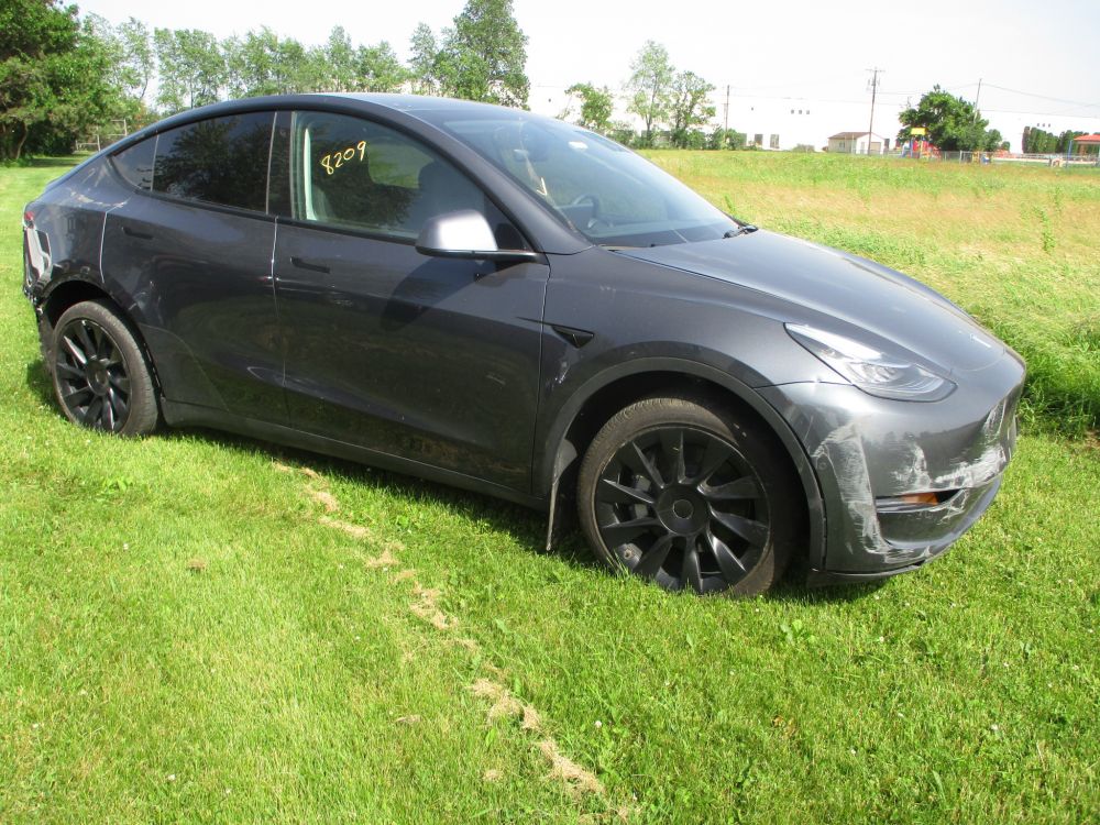 rebuildable cars for sale | wrecked Corvettes | salvage title vehicles